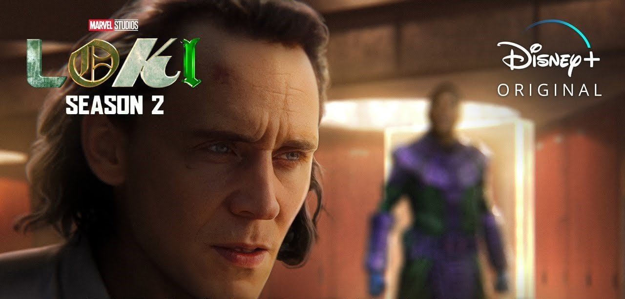 Tom Hiddleston's Cute Behavior on the Season 2 Set, According to the ...